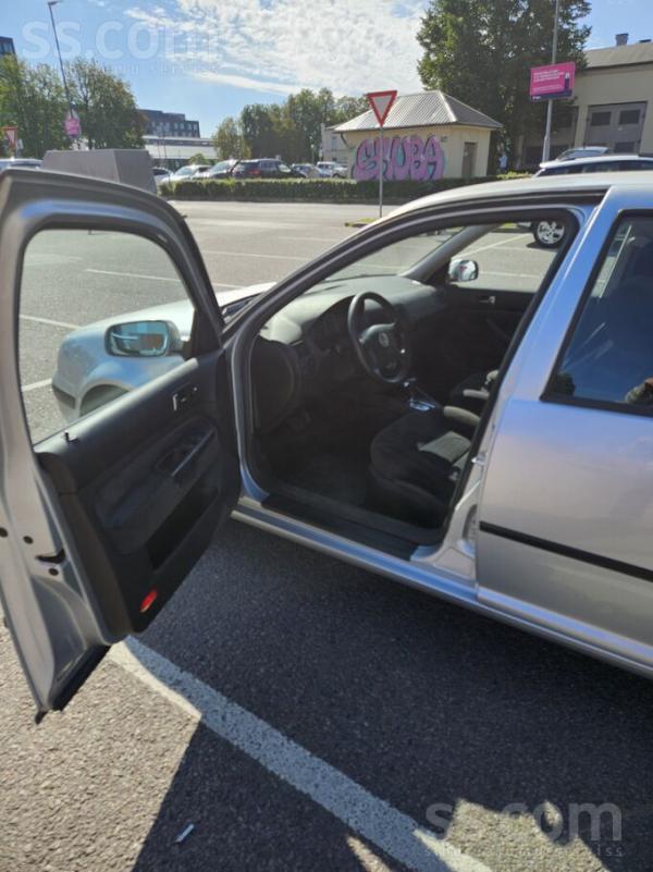 Pelēks Volkswagen Golf 2002 Rīga, ar dzinēja tilpumu 1.60 L un nobraukumu 215 tūkst. km par 1890 €, foto 8 vietnē AUTOMOTO.COM.LV
