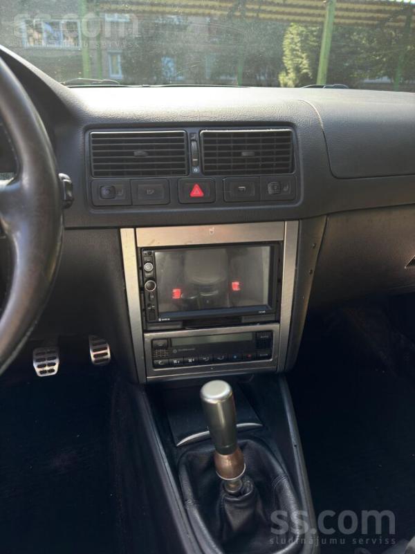 Pelēks Volkswagen Golf 2002 Rīga, ar dzinēja tilpumu 1.60 L un nobraukumu 322 tūkst. km par 700 €, foto 9 vietnē AUTOMOTO.COM.LV