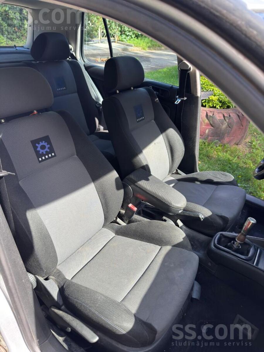 Pelēks Volkswagen Golf 2002 Rīga, ar dzinēja tilpumu 1.60 L un nobraukumu 322 tūkst. km par 700 €, foto 13 vietnē AUTOMOTO.COM.LV