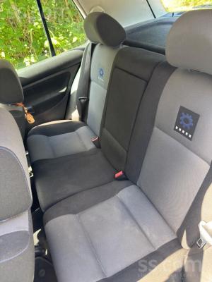 Pelēks Volkswagen Golf 2002 Rīga, ar dzinēja tilpumu 1.60 L un nobraukumu 322 tūkst. km par 700 €, foto 14 vietnē AUTOMOTO.COM.LV