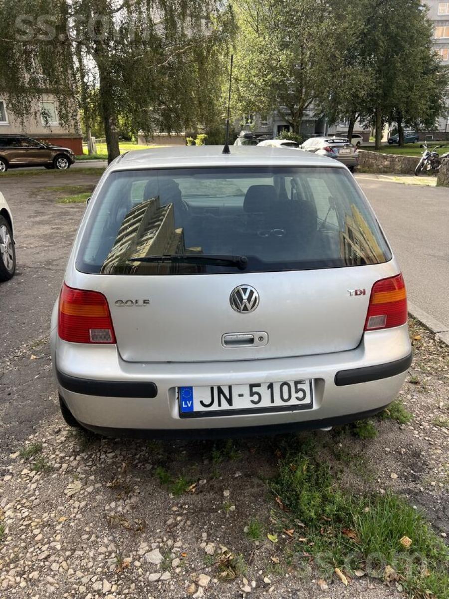 Pelēks Volkswagen Golf 2002 Rīga, ar dzinēja tilpumu 1.90 L un nobraukumu 250 tūkst. km par 1350 €, foto 3 vietnē AUTOMOTO.COM.LV