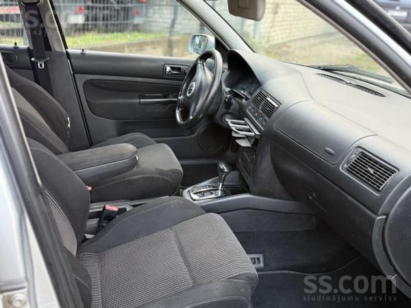 Grey Volkswagen Golf 2002 in Jelgava, with an engine capacity of 1.90 L and mileage of 377 thousand km for 1750 €, photo 9 on AUTOMOTO.COM.LV