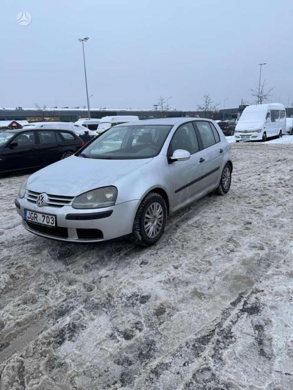 Pelēks Volkswagen Golf 2003 Viļņa, ar dzinēja tilpumu 1.39 L un nobraukumu 156 tūkst. km par 2100 €, foto 1 vietnē AUTOMOTO.COM.LV