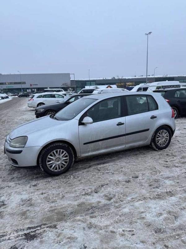 Pelēks Volkswagen Golf 2003 Viļņa, ar dzinēja tilpumu 1.39 L un nobraukumu 156 tūkst. km par 2100 €, foto 2 vietnē AUTOMOTO.COM.LV