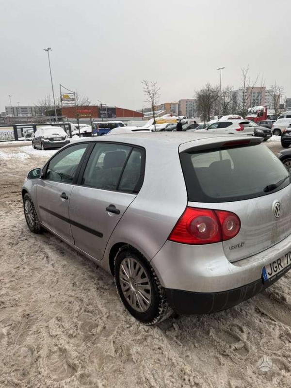 Pelēks Volkswagen Golf 2003 Viļņa, ar dzinēja tilpumu 1.39 L un nobraukumu 156 tūkst. km par 2100 €, foto 4 vietnē AUTOMOTO.COM.LV
