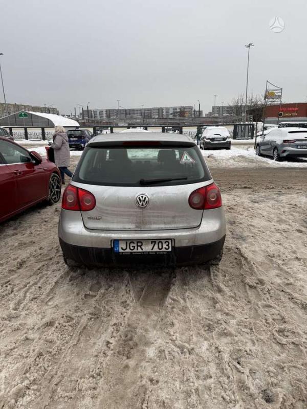 Pelēks Volkswagen Golf 2003 Viļņa, ar dzinēja tilpumu 1.39 L un nobraukumu 156 tūkst. km par 2100 €, foto 5 vietnē AUTOMOTO.COM.LV