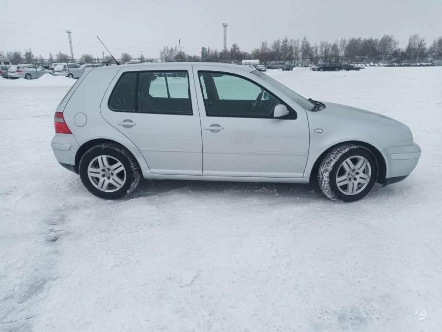 Grey Volkswagen Golf 2003 in Marijampole, with an engine capacity of 1.90 L and mileage of 269 thousand km for 2350 €, photo 7 on AUTOMOTO.COM.LV
