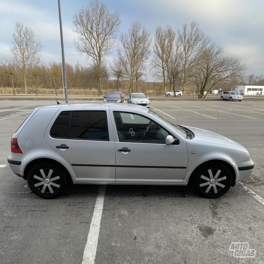 Pelēks Volkswagen Golf 2003 Šauļi, ar dzinēja tilpumu 2.00 L un nobraukumu 270 tūkst. km par 850 €, foto 3 vietnē AUTOMOTO.COM.LV
