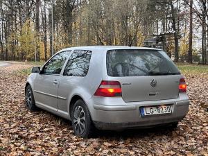 Pelēks Volkswagen Golf 2003 Jelgava, ar dzinēja tilpumu 1.90 L un nobraukumu 350 tūkst. km par 1200 €, foto 6 vietnē AUTOMOTO.COM.LV