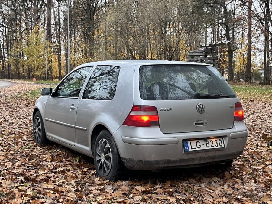 Pelēks Volkswagen Golf 2003 Jelgava, ar dzinēja tilpumu 1.90 L un nobraukumu 350 tūkst. km par 1200 €, foto 6 vietnē AUTOMOTO.COM.LV