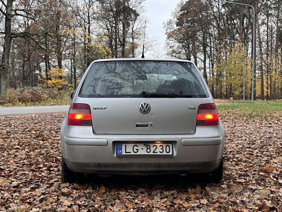 Pelēks Volkswagen Golf 2003 Jelgava, ar dzinēja tilpumu 1.90 L un nobraukumu 350 tūkst. km par 1200 €, foto 7 vietnē AUTOMOTO.COM.LV