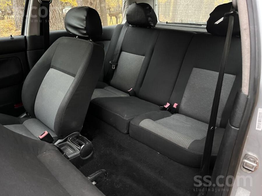 Pelēks Volkswagen Golf 2003 Jelgava, ar dzinēja tilpumu 1.90 L un nobraukumu 350 tūkst. km par 1200 €, foto 10 vietnē AUTOMOTO.COM.LV
