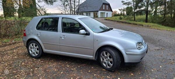 Pelēks Volkswagen Golf 2003 Panevēža, ar dzinēja tilpumu 1.90 L un nobraukumu 270 tūkst. km par 1500 €, foto 1 vietnē AUTOMOTO.COM.LV