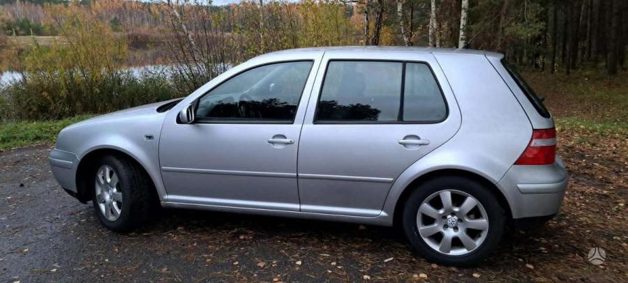 Pelēks Volkswagen Golf 2003 Panevēža, ar dzinēja tilpumu 1.90 L un nobraukumu 270 tūkst. km par 1500 €, foto 4 vietnē AUTOMOTO.COM.LV