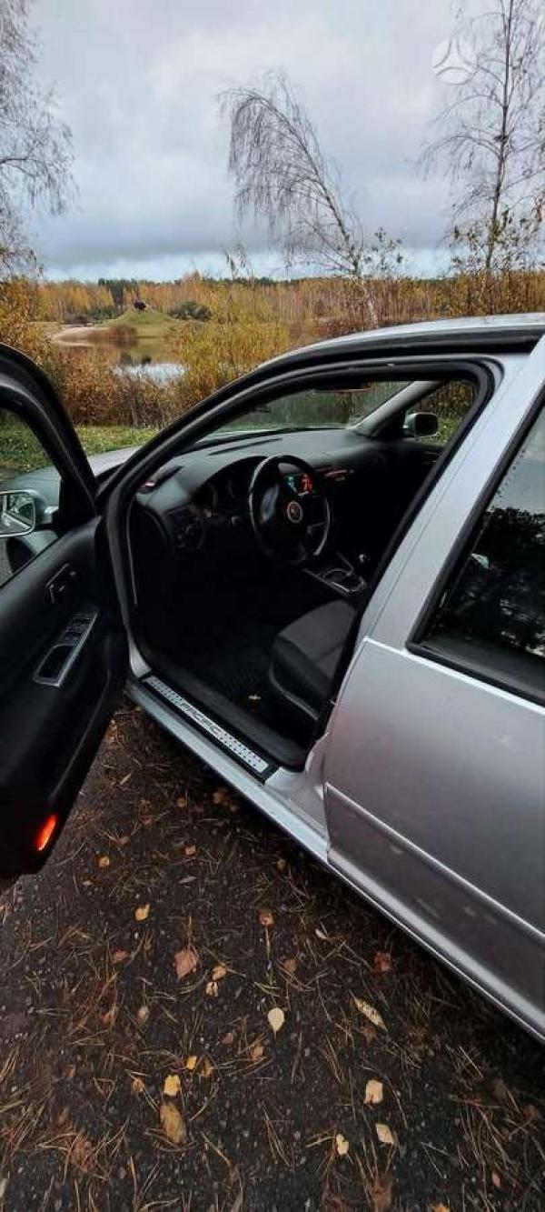 Pelēks Volkswagen Golf 2003 Panevēža, ar dzinēja tilpumu 1.90 L un nobraukumu 270 tūkst. km par 1500 €, foto 5 vietnē AUTOMOTO.COM.LV