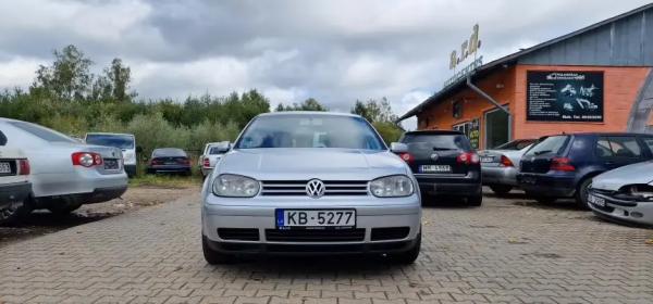 Pelēks Volkswagen Golf 2003 Valmiera, ar dzinēja tilpumu 1.90 L un nobraukumu 304 tūkst. km par 2000 €, foto 8 vietnē AUTOMOTO.COM.LV