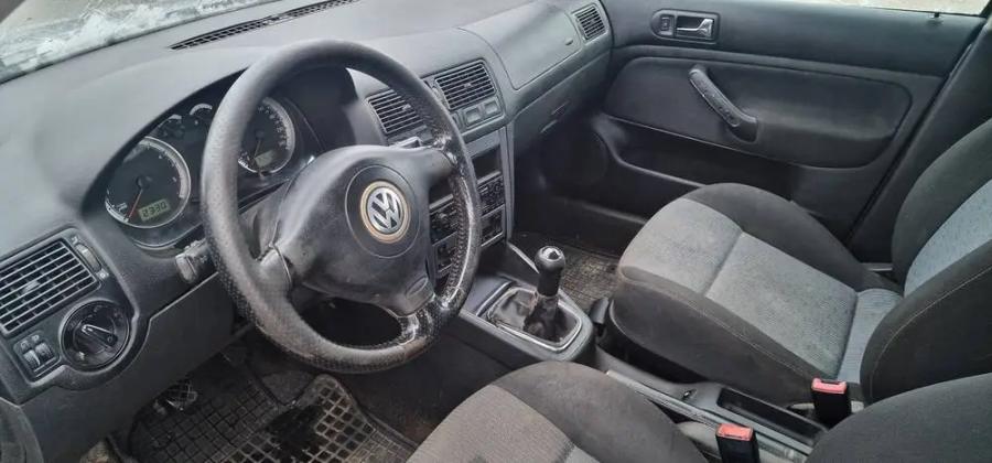 Grey Volkswagen Golf 2003 in Valmiera, with an engine capacity of 1.90 L and mileage of 377 thousand km for 1300 €, photo 9 on AUTOMOTO.COM.LV