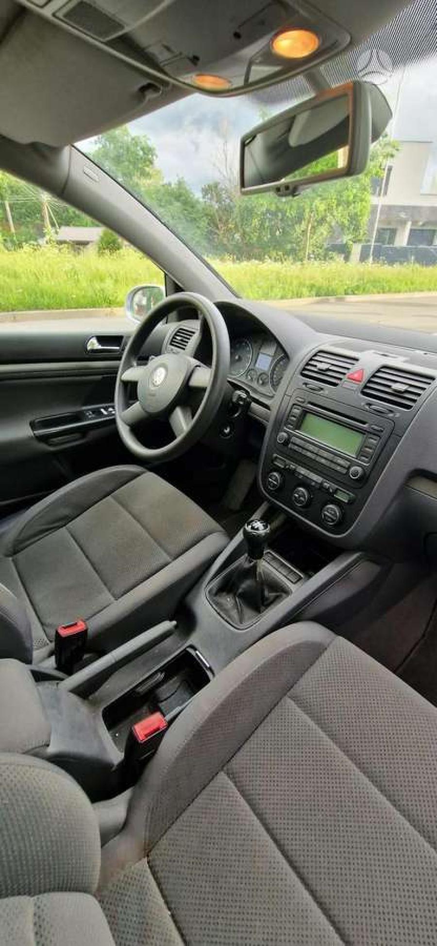 Pelēks Volkswagen Golf 2003 Kauņa, ar dzinēja tilpumu 1.60 L un nobraukumu 131 tūkst. km par 1000 €, foto 9 vietnē AUTOMOTO.COM.LV