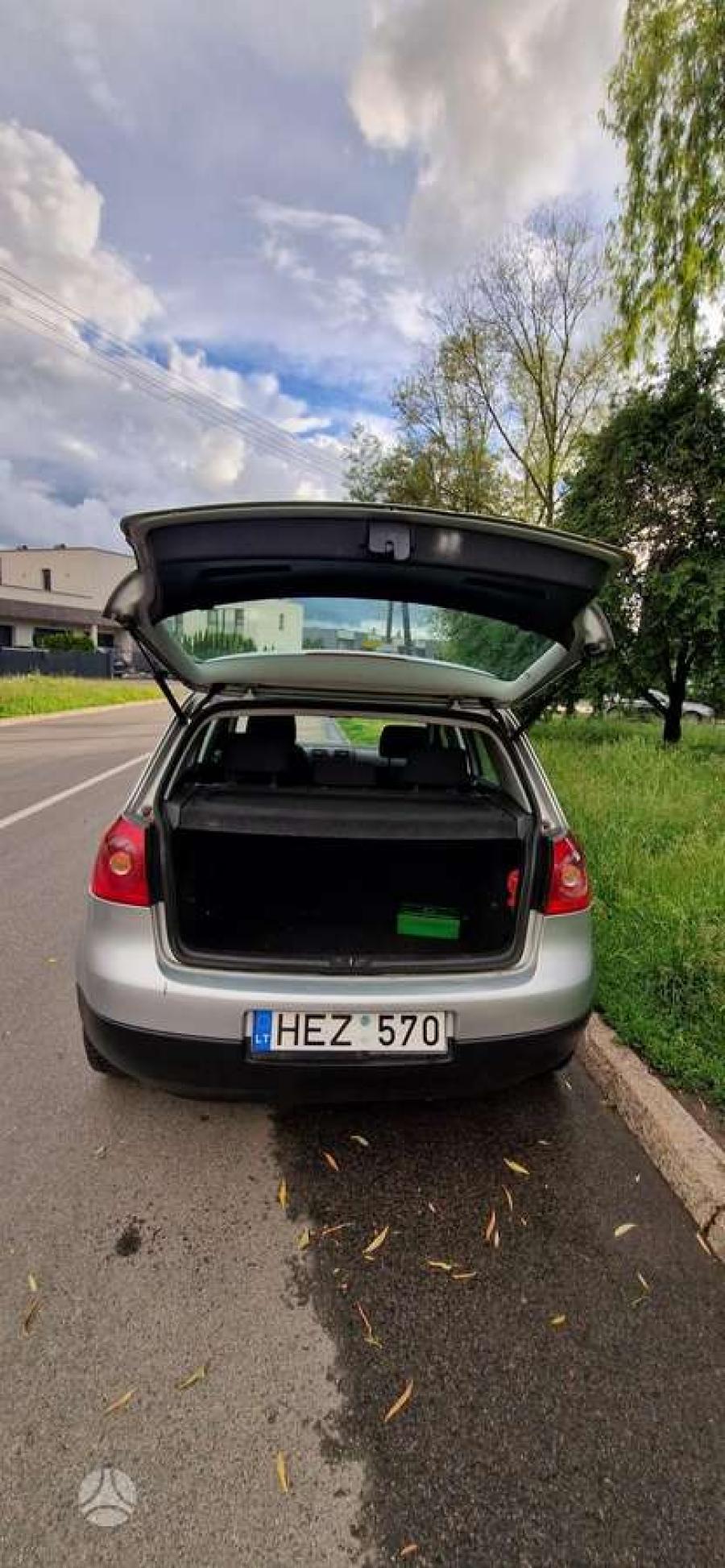 Pelēks Volkswagen Golf 2003 Kauņa, ar dzinēja tilpumu 1.60 L un nobraukumu 131 tūkst. km par 1000 €, foto 10 vietnē AUTOMOTO.COM.LV