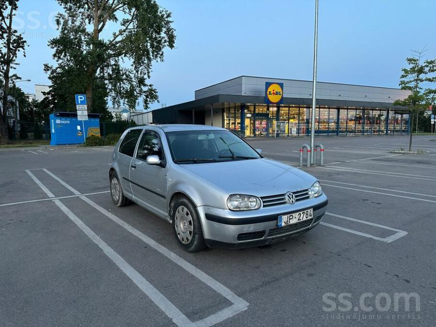 Grey Volkswagen Golf 2003 in Riga, with an engine capacity of 1.90 L and mileage of 390 thousand km for 1000 €, photo 3 on AUTOMOTO.COM.LV