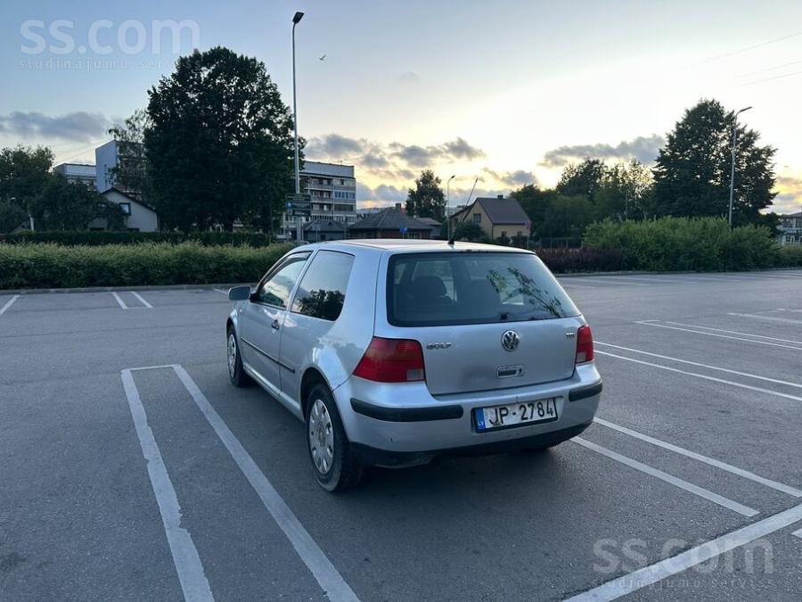 Grey Volkswagen Golf 2003 in Riga, with an engine capacity of 1.90 L and mileage of 390 thousand km for 1000 €, photo 6 on AUTOMOTO.COM.LV