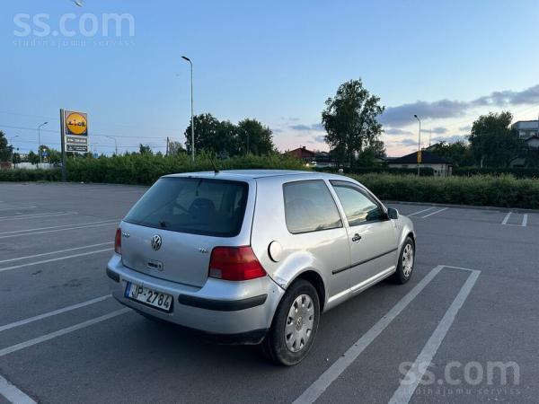 Pelēks Volkswagen Golf 2003 Rīga, ar dzinēja tilpumu 1.90 L un nobraukumu 390 tūkst. km par 950 €, foto 4 vietnē AUTOMOTO.COM.LV