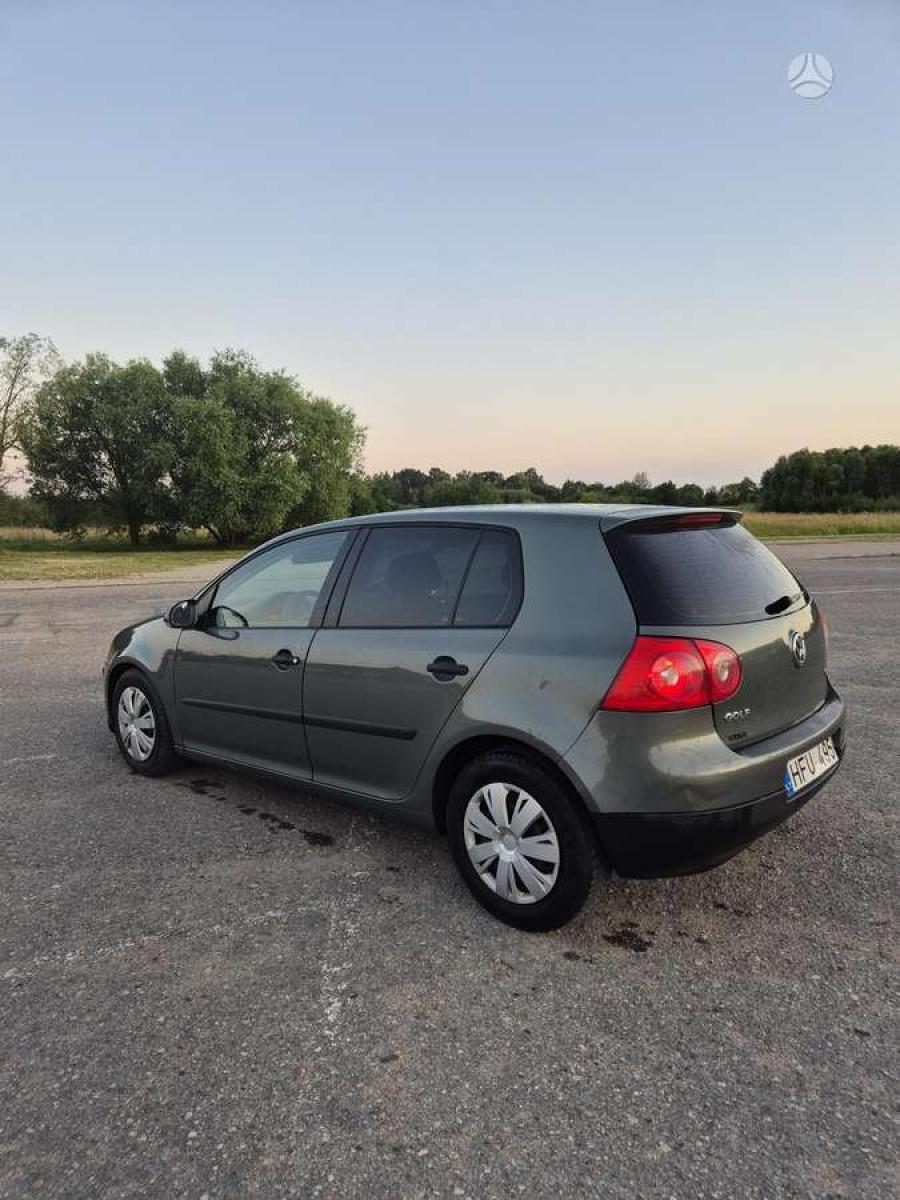 Pelēks Volkswagen Golf 2003 Vilkaviškis, ar dzinēja tilpumu 1.90 L un nobraukumu 374 tūkst. km par 850 €, foto 5 vietnē AUTOMOTO.COM.LV