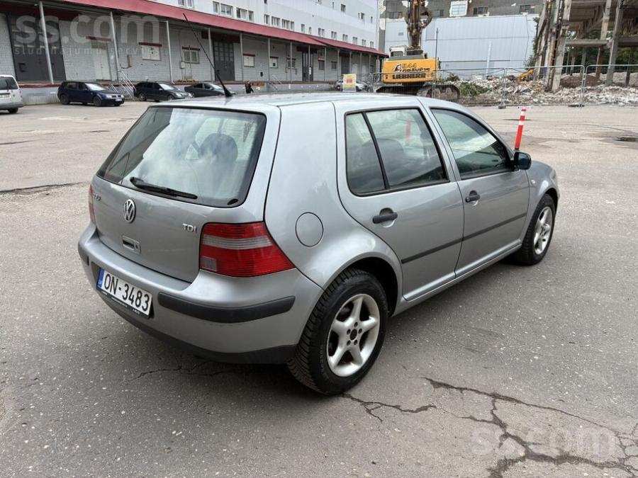 Grey Volkswagen Golf 2003 in Riga, with an engine capacity of 1.90 L and mileage of 254 thousand km for 2450 €, photo 6 on AUTOMOTO.COM.LV