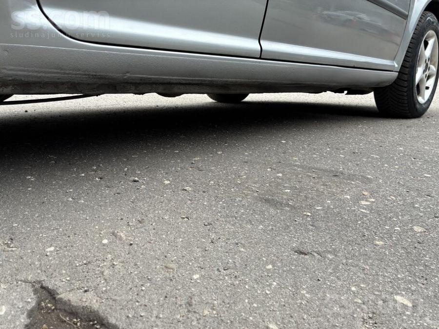 Grey Volkswagen Golf 2003 in Riga, with an engine capacity of 1.90 L and mileage of 254 thousand km for 2450 €, photo 15 on AUTOMOTO.COM.LV