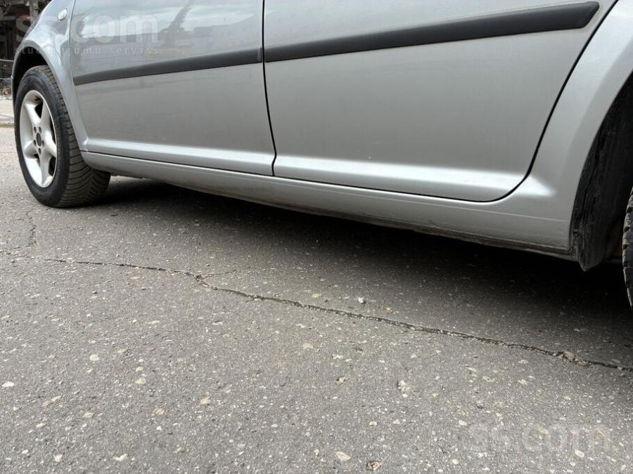 Grey Volkswagen Golf 2003 in Riga, with an engine capacity of 1.90 L and mileage of 254 thousand km for 2450 €, photo 16 on AUTOMOTO.COM.LV