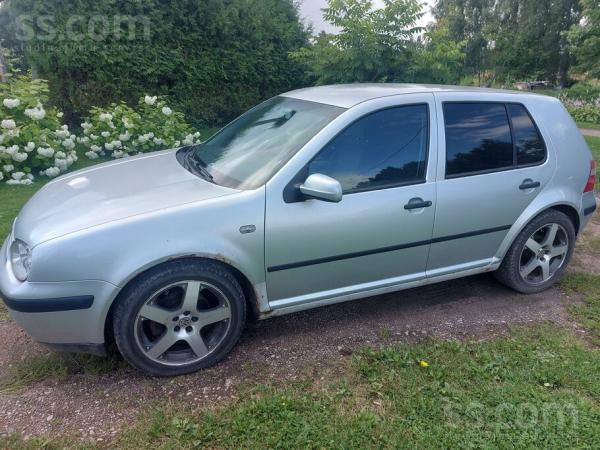 Pelēks Volkswagen Golf 2003 Daugavpils, ar dzinēja tilpumu 1.90 L un nobraukumu 330 tūkst. km par 1200 €, foto 1 vietnē AUTOMOTO.COM.LV