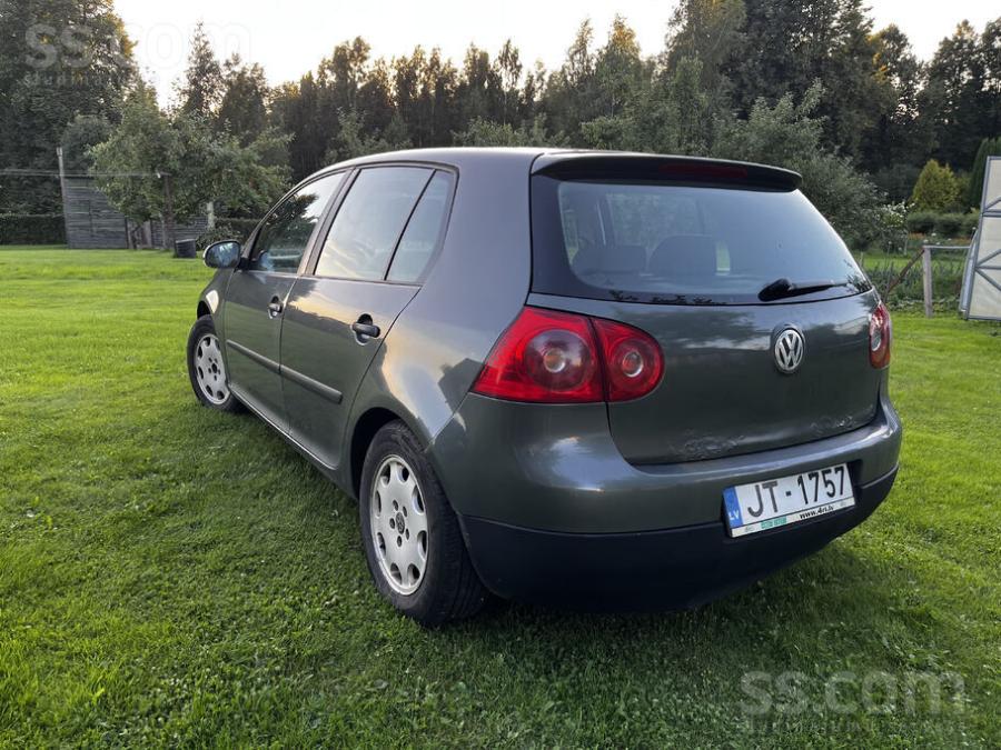 Pelēks Volkswagen Golf 2003 Valmiera, ar dzinēja tilpumu 1.60 L un nobraukumu 230 tūkst. km par 1250 €, foto 4 vietnē AUTOMOTO.COM.LV