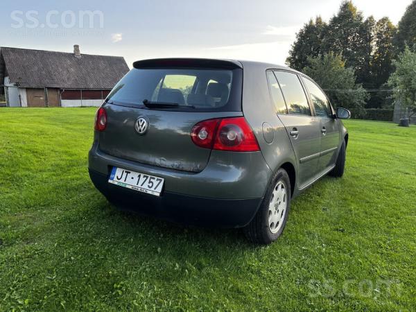 Grey Volkswagen Golf 2003 in Valmiera, with an engine capacity of 1.60 L and mileage of 230 thousand km for 1250 €, photo 4 on AUTOMOTO.COM.LV