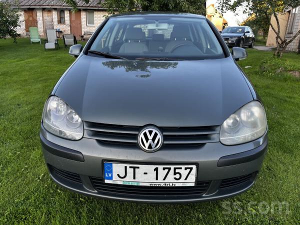 Grey Volkswagen Golf 2003 in Valmiera, with an engine capacity of 1.60 L and mileage of 230 thousand km for 1250 €, photo 5 on AUTOMOTO.COM.LV