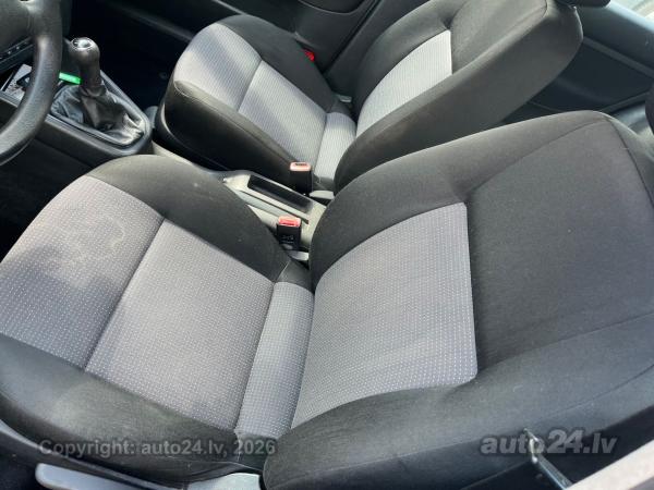 Grey Volkswagen Golf 2003 in Tallinn, with an engine capacity of 1.90 L and mileage of 279 thousand km for 3500 €, photo 8 on AUTOMOTO.COM.LV