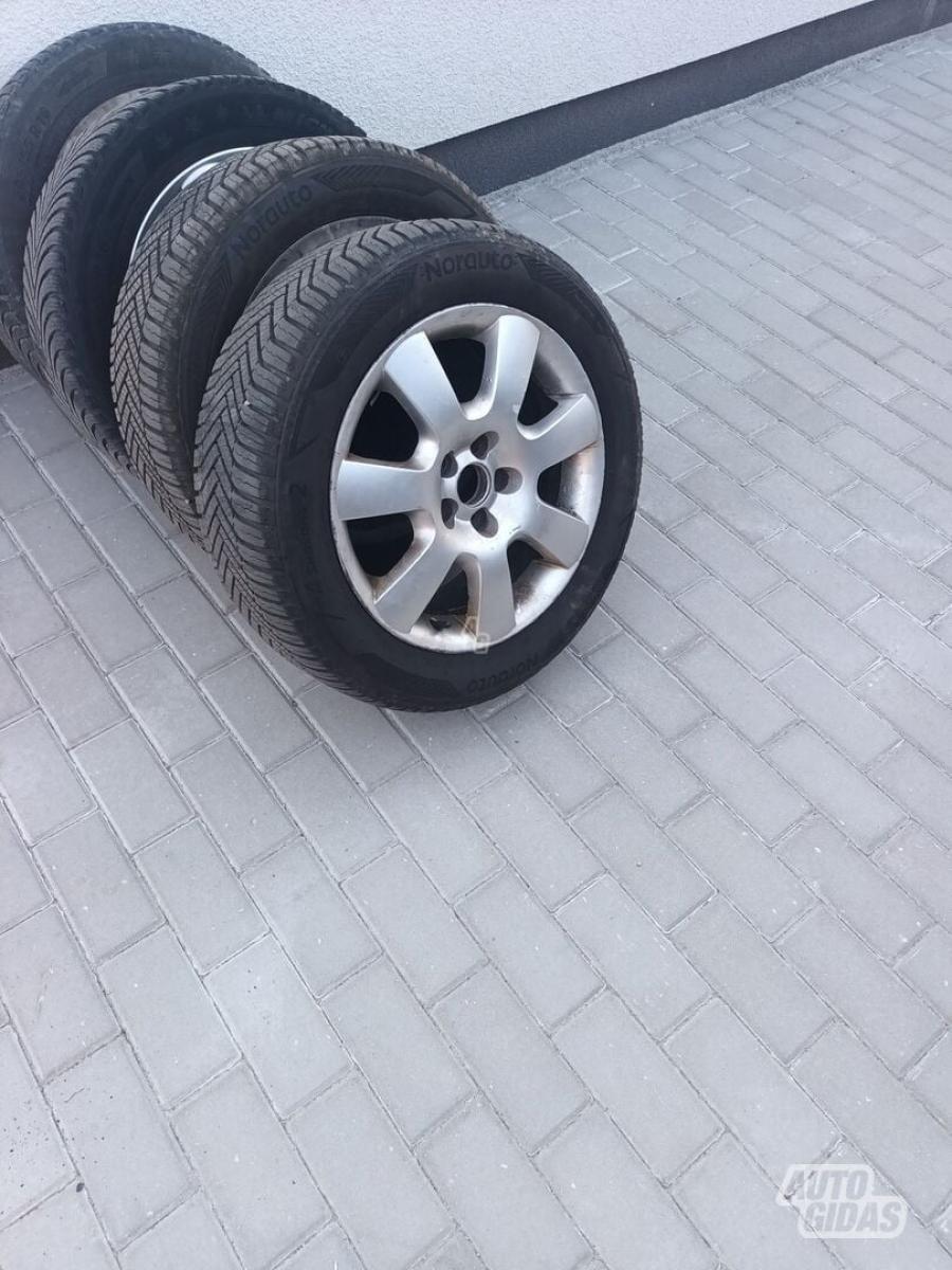 Grey Volkswagen Golf 2003 in Vilnius, with an engine capacity of 1.90 L and mileage of 385 thousand km for 1000 €, photo 14 on AUTOMOTO.COM.LV
