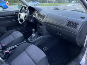 Pelēks Volkswagen Golf 2003 Saue, ar dzinēja tilpumu 1.90 L un nobraukumu 291 tūkst. km par 2200 €, foto 10 vietnē AUTOMOTO.COM.LV