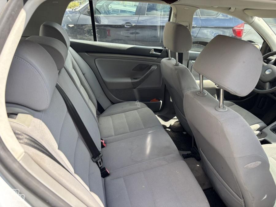 Grey Volkswagen Golf 2003 in Utena, with an engine capacity of 2.00 L and mileage of 370 thousand km for 550 €, photo 7 on AUTOMOTO.COM.LV