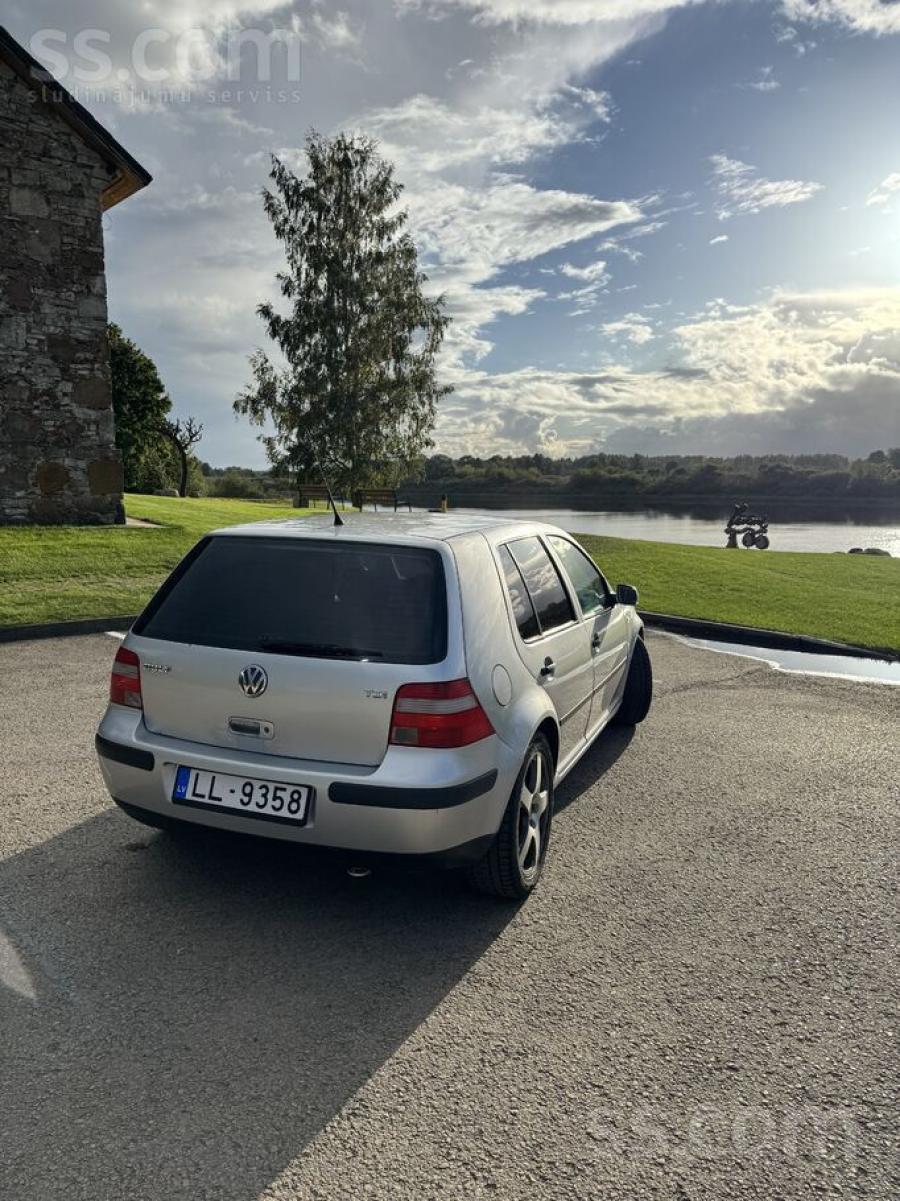 Pelēks Volkswagen Golf 2003 Preiļi, ar dzinēja tilpumu 1.90 L un nobraukumu 331 tūkst. km par 1800 €, foto 5 vietnē AUTOMOTO.COM.LV