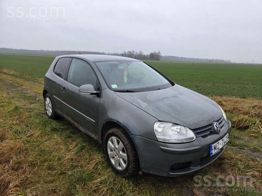 Pelēks Volkswagen Golf 2004 Jelgava, ar dzinēja tilpumu 2.00 L un nobraukumu 328 tūkst. km par 600 €, foto 1 vietnē AUTOMOTO.COM.LV