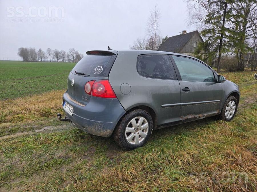 Pelēks Volkswagen Golf 2004 Jelgava, ar dzinēja tilpumu 2.00 L un nobraukumu 328 tūkst. km par 600 €, foto 3 vietnē AUTOMOTO.COM.LV