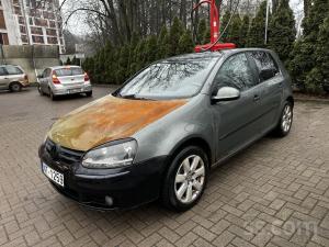 Grey Volkswagen Golf 2004 in Riga, with an engine capacity of 1.60 L and mileage of 288 thousand km for 850 €, photo 2 on AUTOMOTO.COM.LV