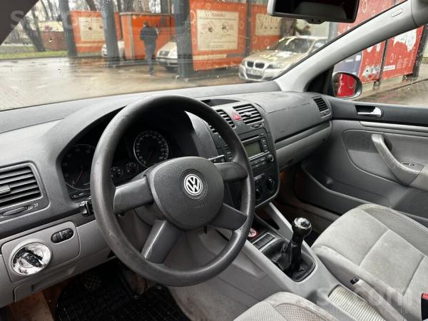 Grey Volkswagen Golf 2004 in Riga, with an engine capacity of 1.60 L and mileage of 288 thousand km for 850 €, photo 9 on AUTOMOTO.COM.LV