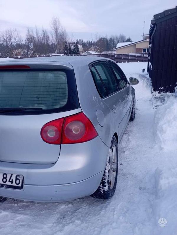 Pelēks Volkswagen Golf 2004 Klaipėda, ar dzinēja tilpumu 1.90 L un nobraukumu 311 tūkst. km par 1150 €, foto 2 vietnē AUTOMOTO.COM.LV
