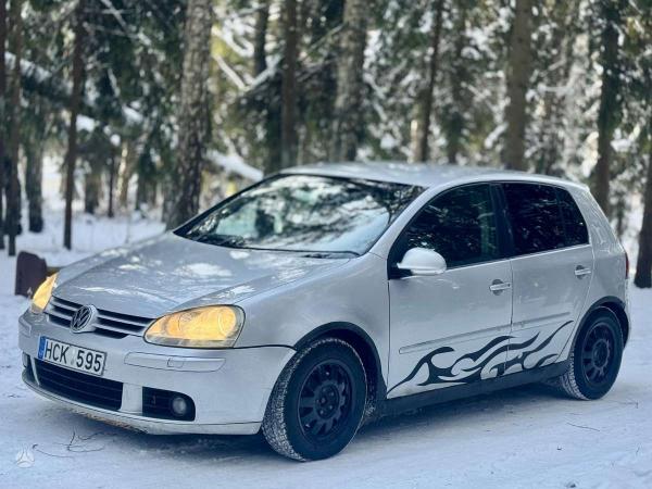 Pelēks Volkswagen Golf 2004 Radviliškis, ar dzinēja tilpumu 2.00 L un nobraukumu 333 tūkst. km par 1100 €, foto 3 vietnē AUTOMOTO.COM.LV