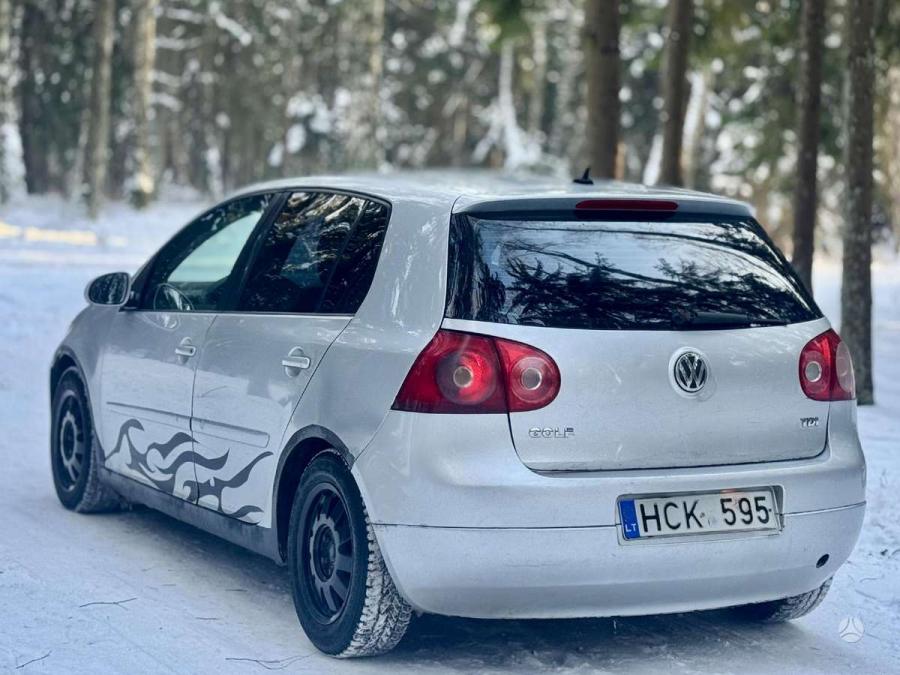 Pelēks Volkswagen Golf 2004 Radviliškis, ar dzinēja tilpumu 2.00 L un nobraukumu 333 tūkst. km par 1100 €, foto 4 vietnē AUTOMOTO.COM.LV