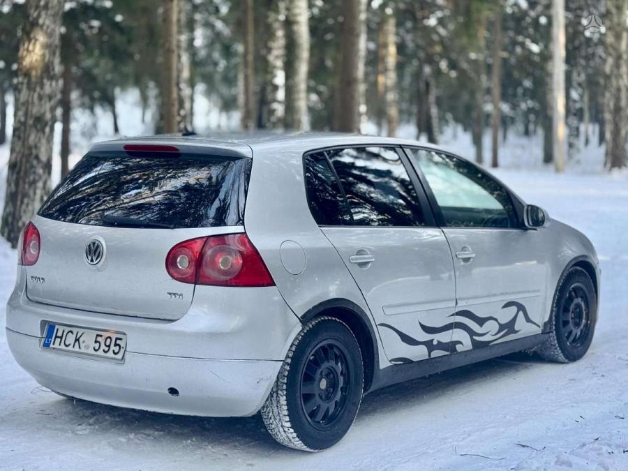 Pelēks Volkswagen Golf 2004 Radviliškis, ar dzinēja tilpumu 2.00 L un nobraukumu 333 tūkst. km par 1100 €, foto 5 vietnē AUTOMOTO.COM.LV