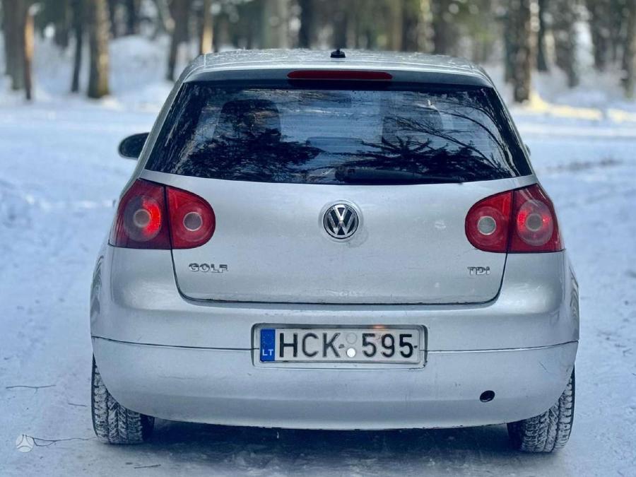 Pelēks Volkswagen Golf 2004 Radviliškis, ar dzinēja tilpumu 2.00 L un nobraukumu 333 tūkst. km par 1100 €, foto 6 vietnē AUTOMOTO.COM.LV