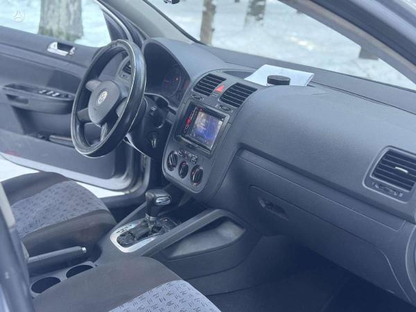 Pelēks Volkswagen Golf 2004 Radviliškis, ar dzinēja tilpumu 2.00 L un nobraukumu 333 tūkst. km par 1100 €, foto 7 vietnē AUTOMOTO.COM.LV