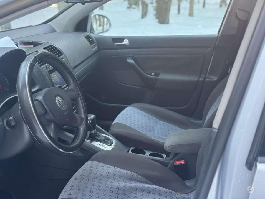 Pelēks Volkswagen Golf 2004 Radviliškis, ar dzinēja tilpumu 2.00 L un nobraukumu 333 tūkst. km par 1100 €, foto 8 vietnē AUTOMOTO.COM.LV